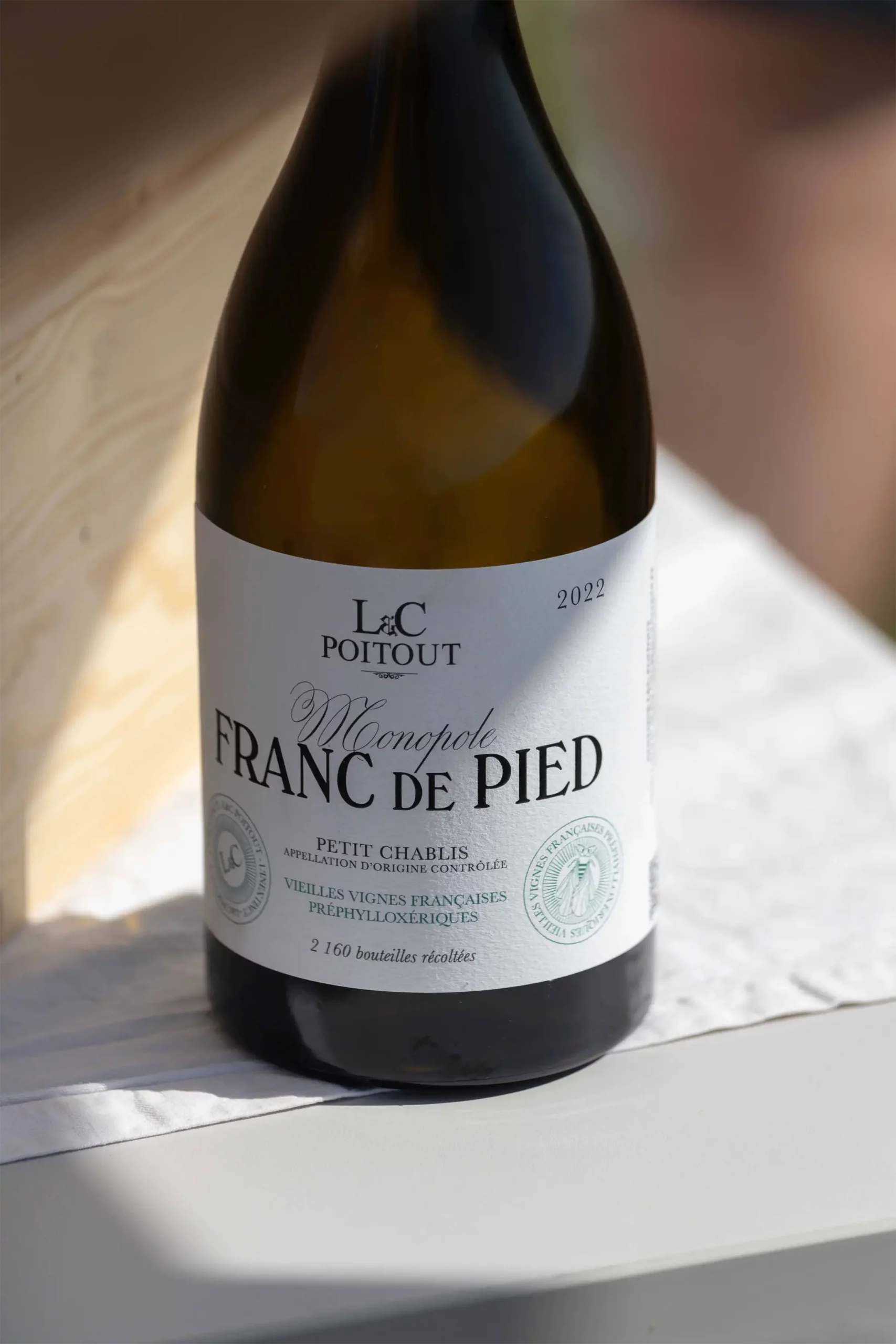 L'Inextinct Monopole Franc de Pied | Agence Discovery